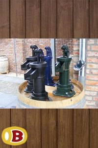 handpompen zijn van gietijzer met zuiger en zwengel | Handpompen.nl